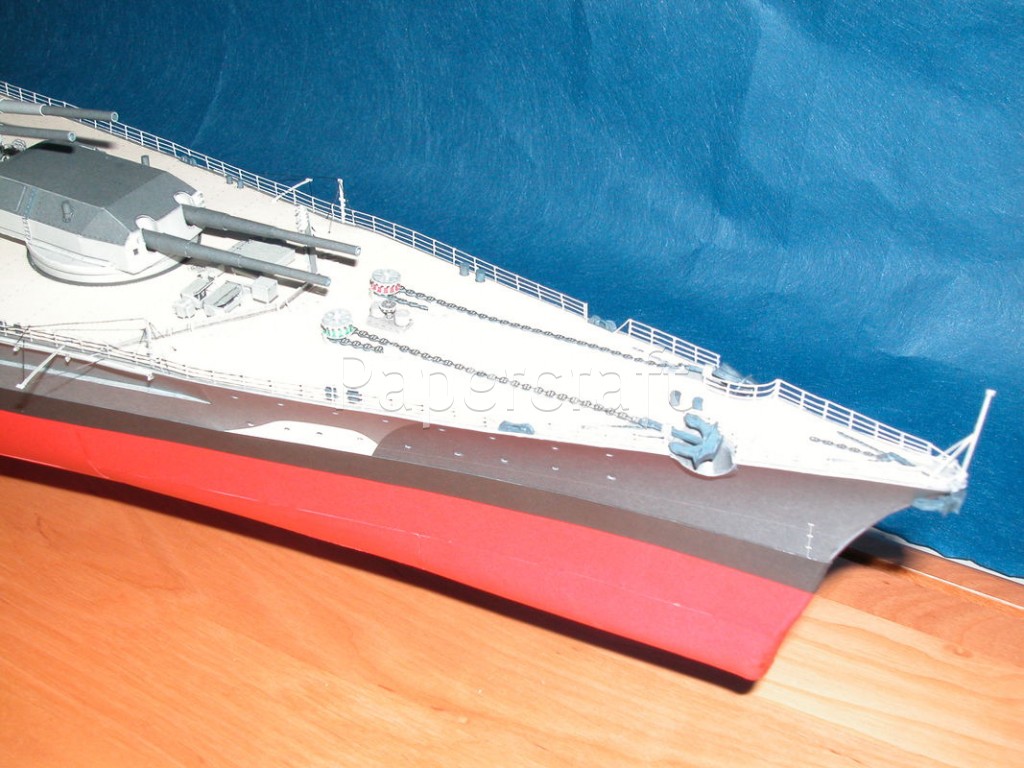Papírový model - Bitevní loď Bismarck s kamufláží (3964) | Papercraft.cz
