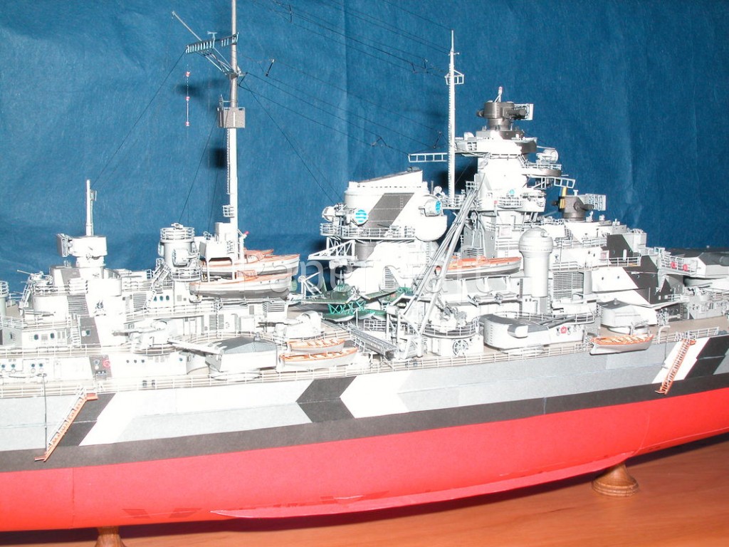 Papírový model - Bitevní loď Bismarck s kamufláží (3964) | Papercraft.cz