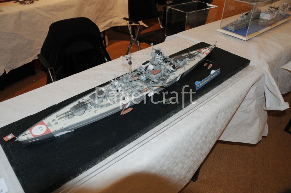 Papírový model - Bitevní loď Bismarck s kamufláží (3964) | Papercraft.cz