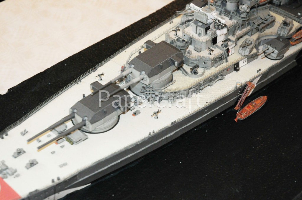 Papírový model - Bitevní loď Bismarck s kamufláží (3964) | Papercraft.cz