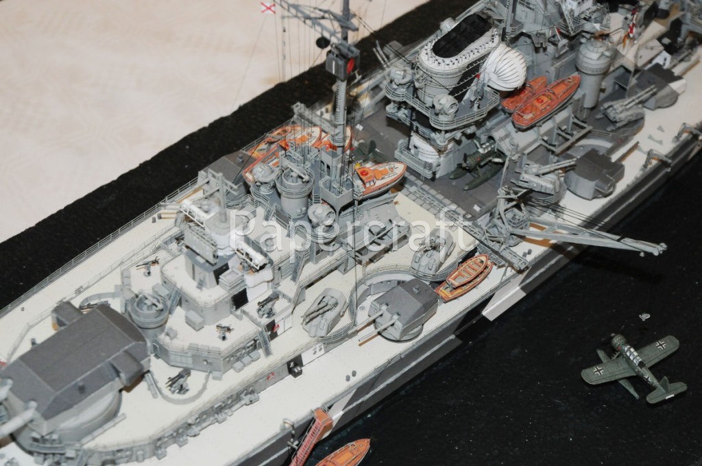 Papírový model - Bitevní loď Bismarck s kamufláží (3964) | Papercraft.cz