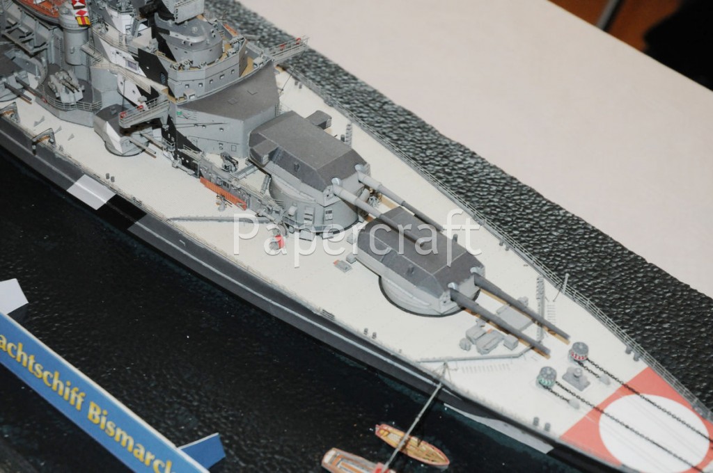 Papírový model - Bitevní loď Bismarck s kamufláží (3964) | Papercraft.cz