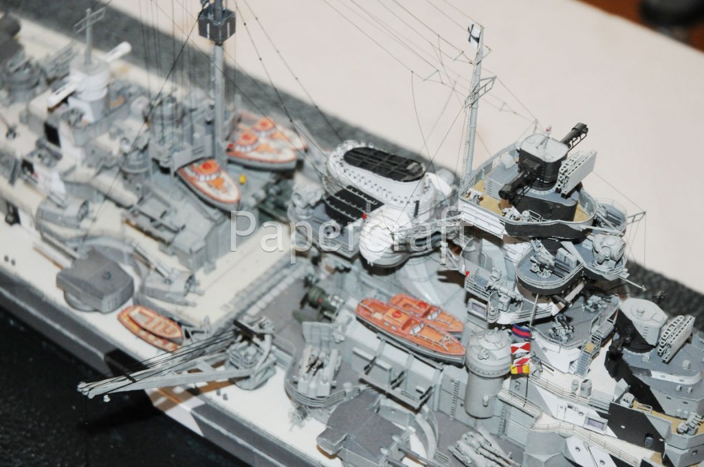 Papírový model - Bitevní loď Bismarck s kamufláží (3964) | Papercraft.cz