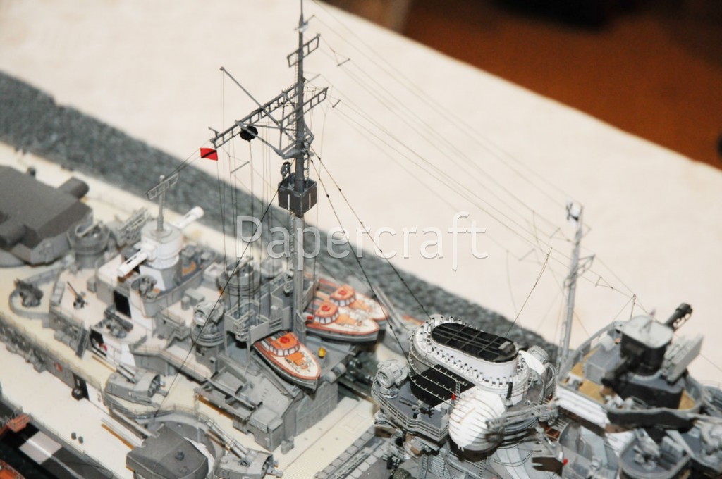 Papírový model - Bitevní loď Bismarck s kamufláží (3964) | Papercraft.cz