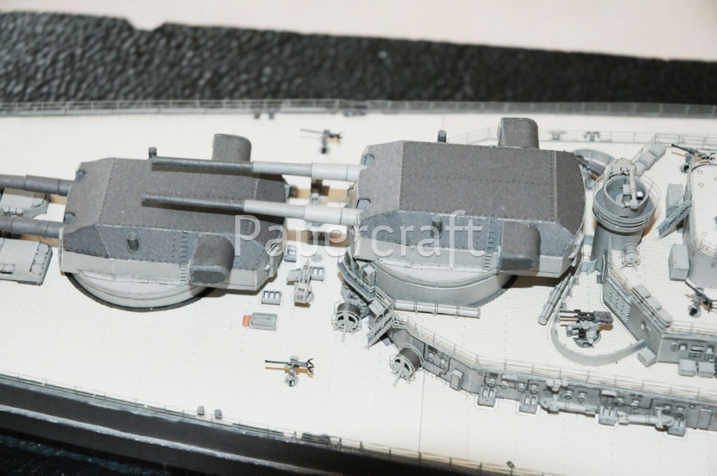 Papírový model - Bitevní loď Bismarck s kamufláží (3964) | Papercraft.cz