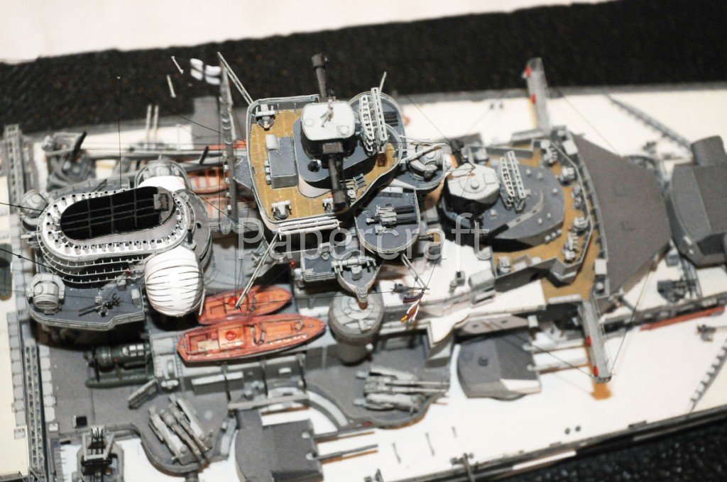 Papírový model - Bitevní loď Bismarck s kamufláží (3964) | Papercraft.cz