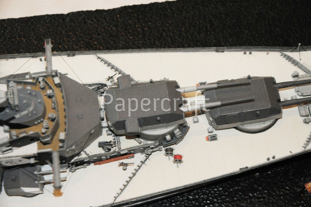 Papírový model - Bitevní loď Bismarck s kamufláží (3964) | Papercraft.cz