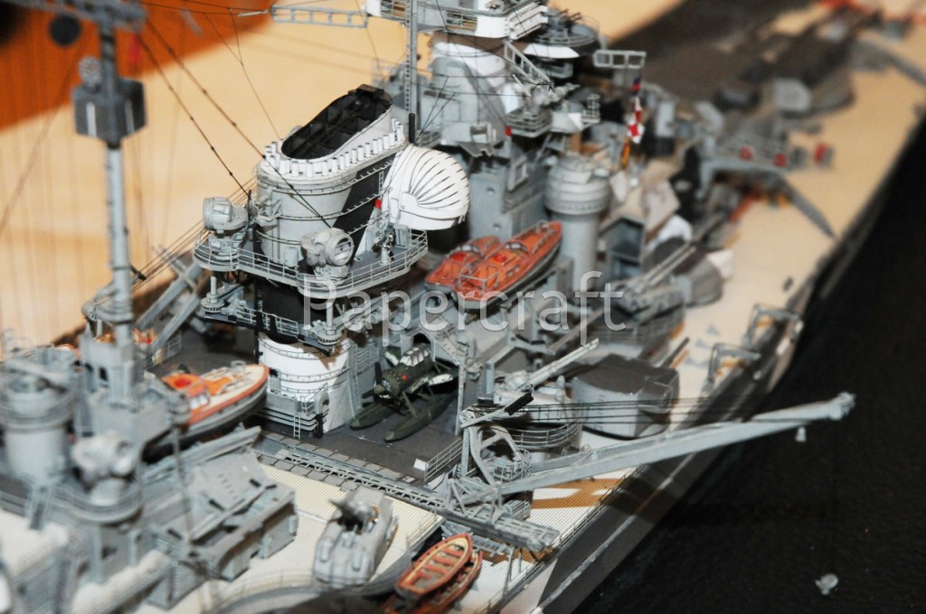 Papírový model - Bitevní loď Bismarck s kamufláží (3964) | Papercraft.cz