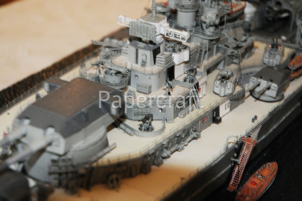 Papírový model - Bitevní loď Bismarck s kamufláží (3964) | Papercraft.cz