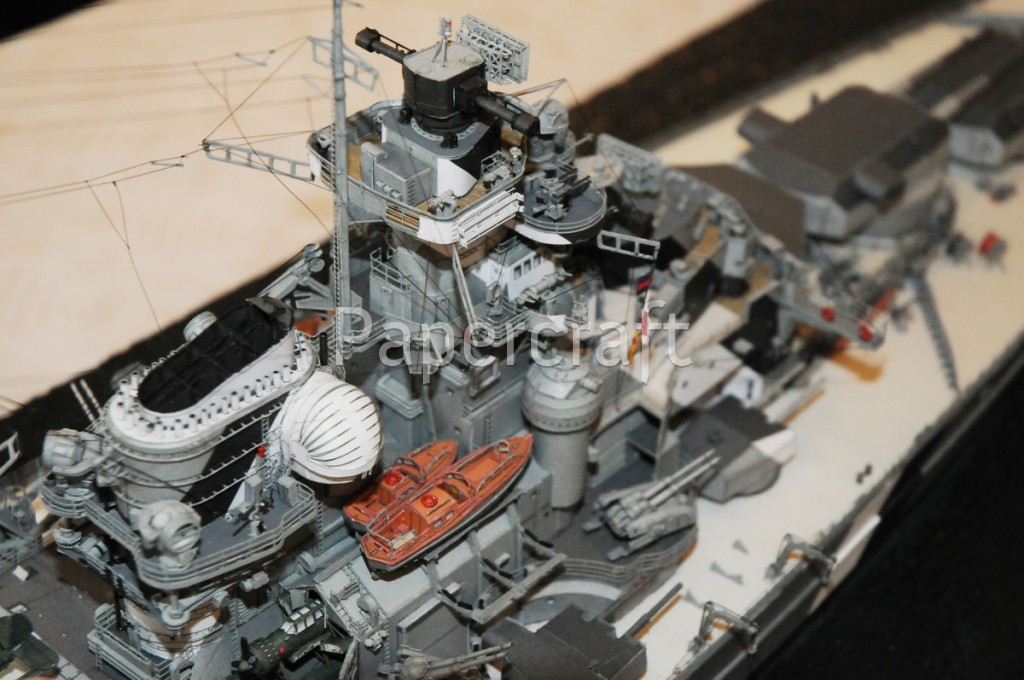 Papírový model - Bitevní loď Bismarck s kamufláží (3964) | Papercraft.cz